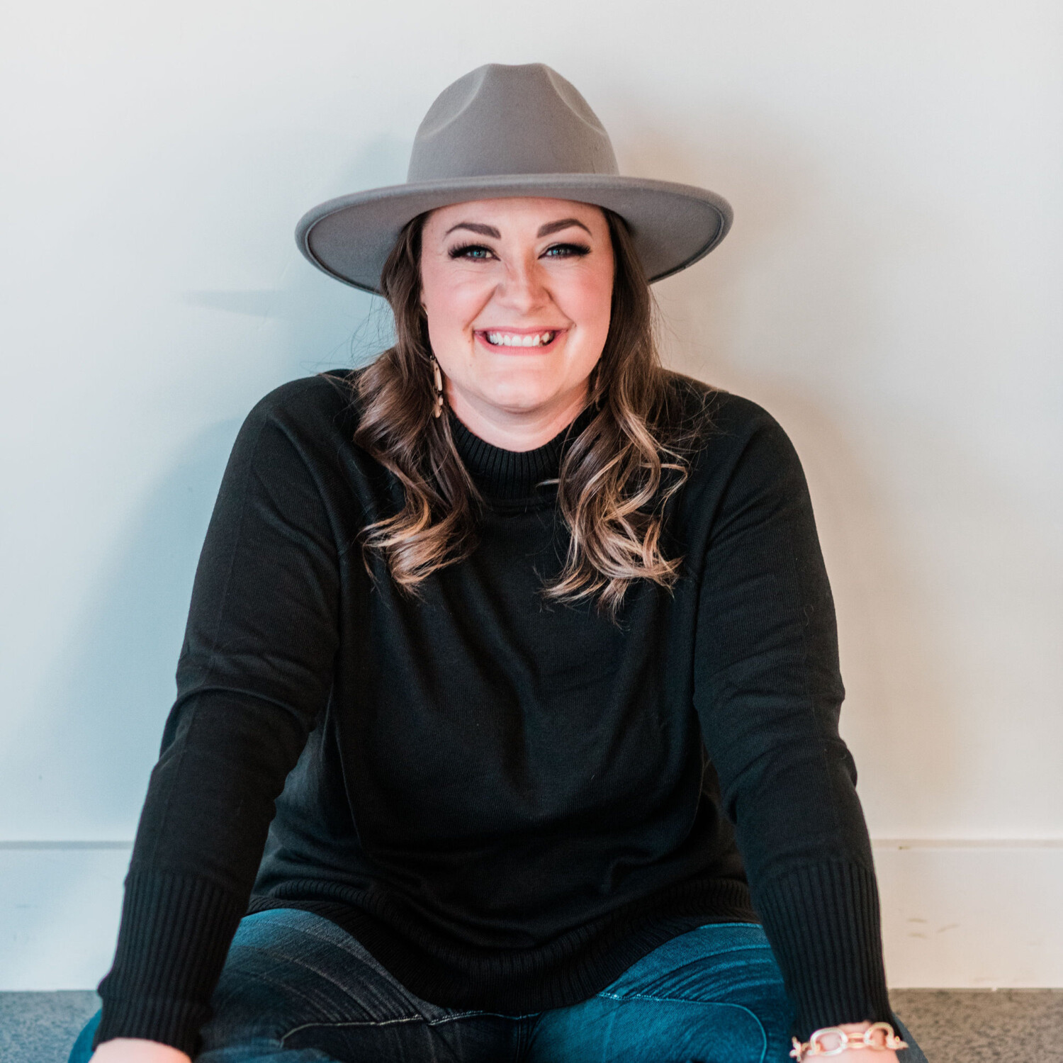 Ep. 28 Talk About Niche Podcasting with Kinsey Roberts - Renée Dalo